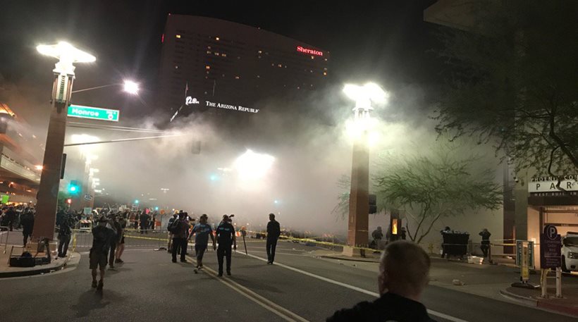 Riots break out at Phoenix after Trump speech - ProtoThema English