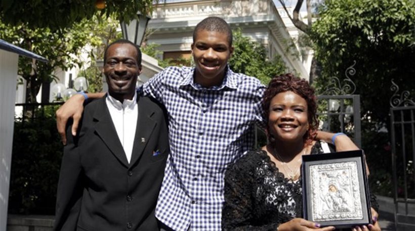 Antetokounmpo's father, Charles dies at 54! - ProtoThema English