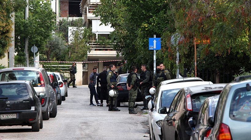 Counter-Terrorism Unit storms three apartments simultaneously in Athens ...