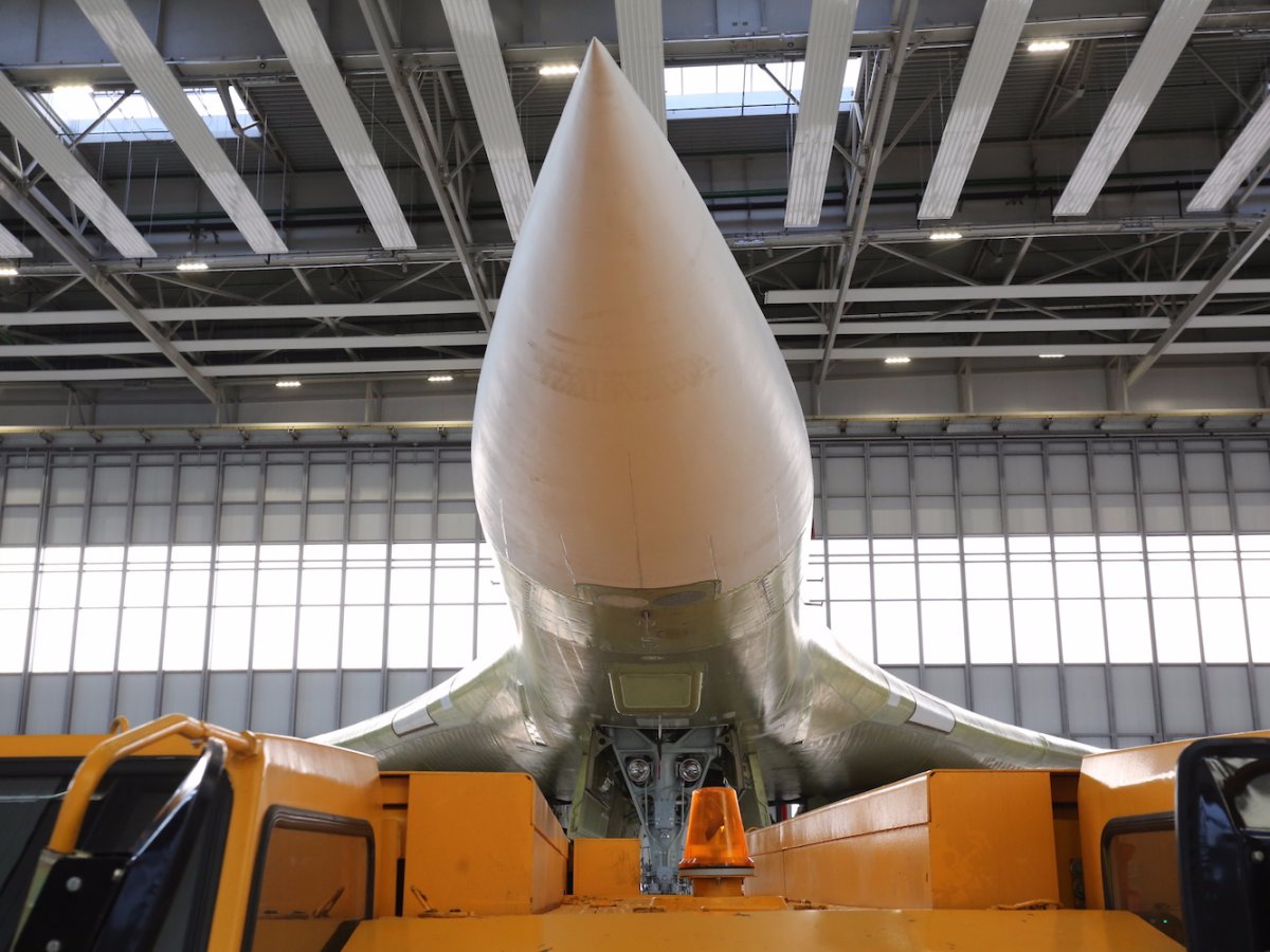 Russia unveils its new Tu-160M2 super-bomber (photos-video ...