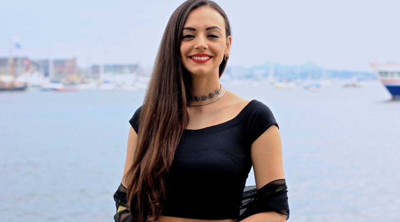 Eirini from Crete sings US national anthem in Antetokounmpo's match at ...