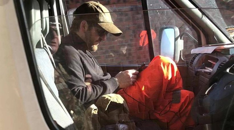 Elusive graffiti artist Banksy purportedly caught on camera! (photo ...