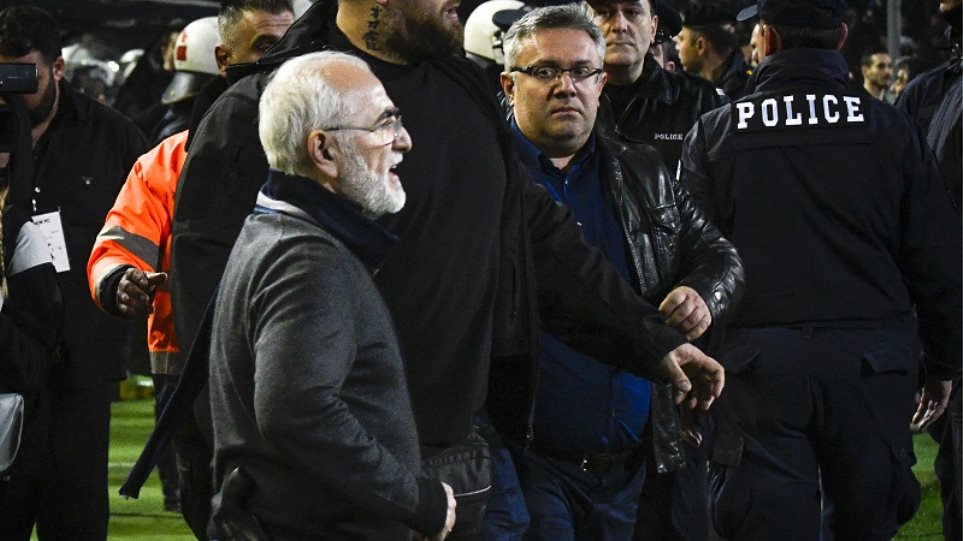 Truly hilarious PAOK candle inspired by Savvidis gun! (funny photo ...