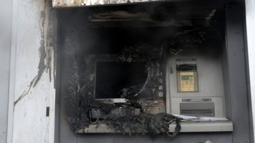 Robbers blew up two ATM machines in Athens - ProtoThema English