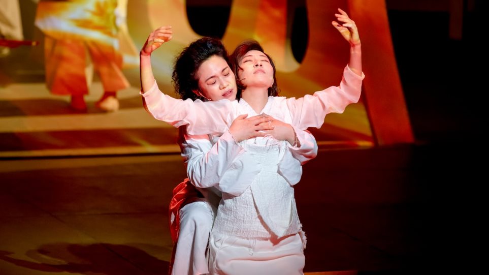 "Trojan Women-Troades" become a Korean opera with male in Helen of Troy ...