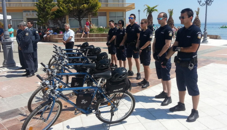 More Greek policemen on...bikes: Innovative way of city policing ...
