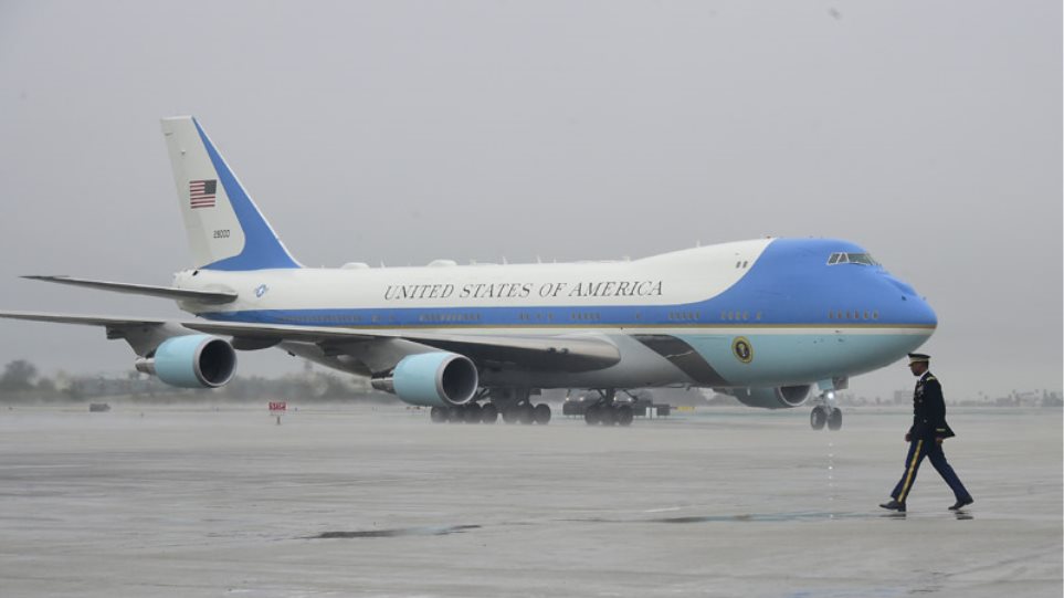 U.S Air Force One briefly stops at Crete Souda Bay - ProtoThema English