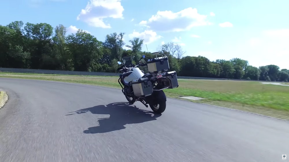 Riderless BMW R1200GS eerily makes its way around a test track (video ...