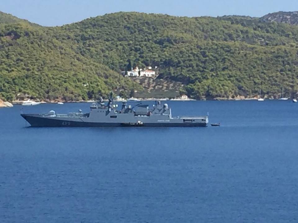 Impressive Russian frigate docks at Poros island (video-photos ...