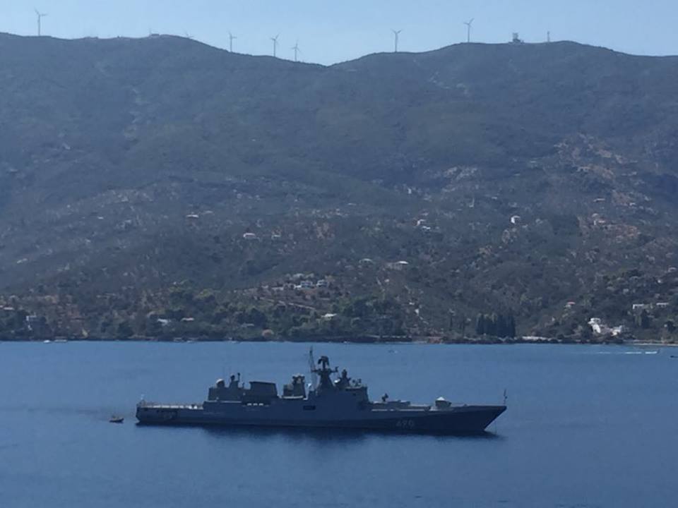 Impressive Russian frigate docks at Poros island (video-photos ...