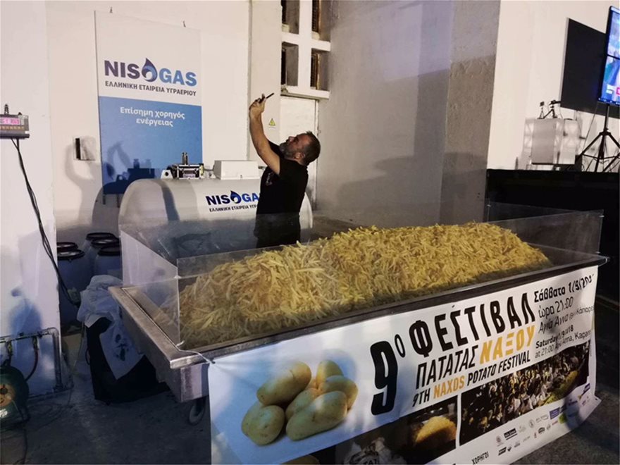 Naxos fries over 600 kilos of potatoes to break Guinness Record ...