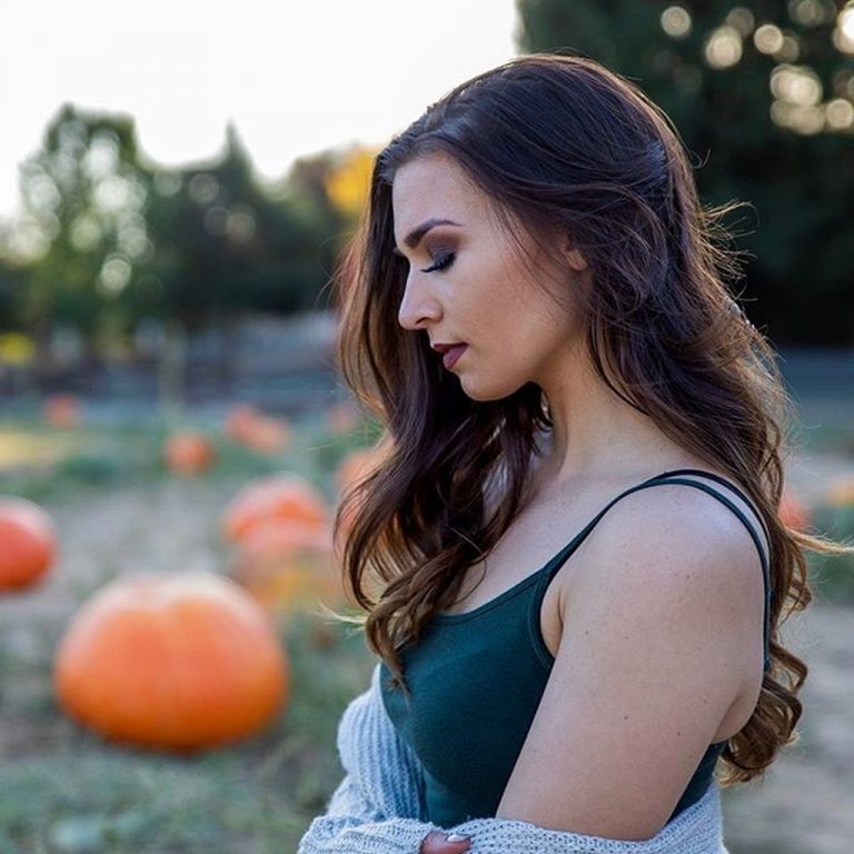Sexy Rachel models to pay for college (photos) - ProtoThema English