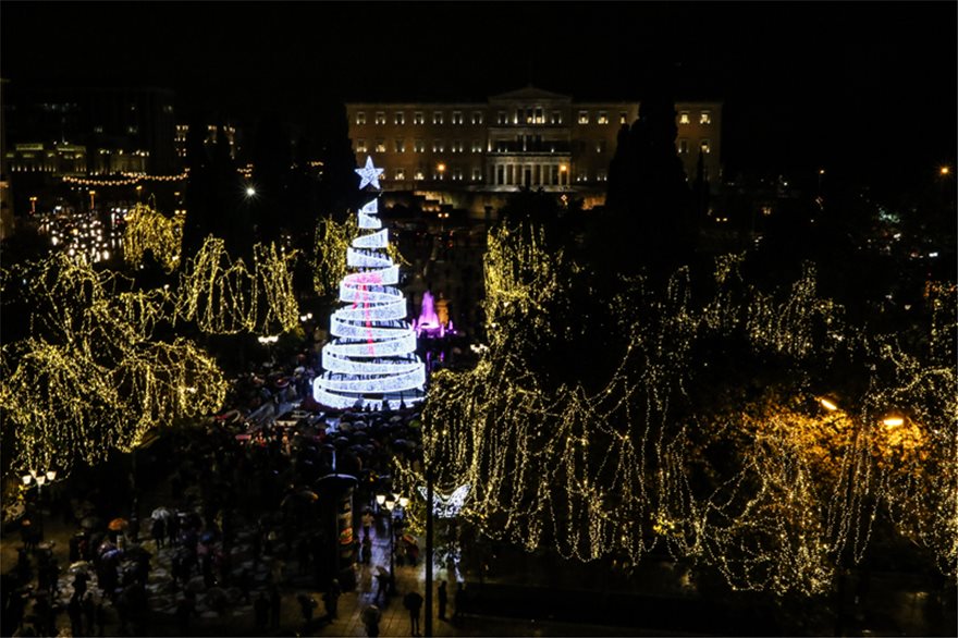 Athens Mayor lights Syntagma Square Christmas Tree (photos ...