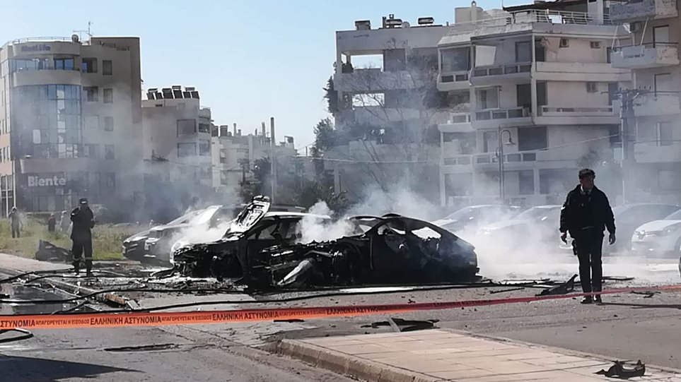 Powerful blast rocks Vouliagmeni Avenue in Athens- One man injured ...