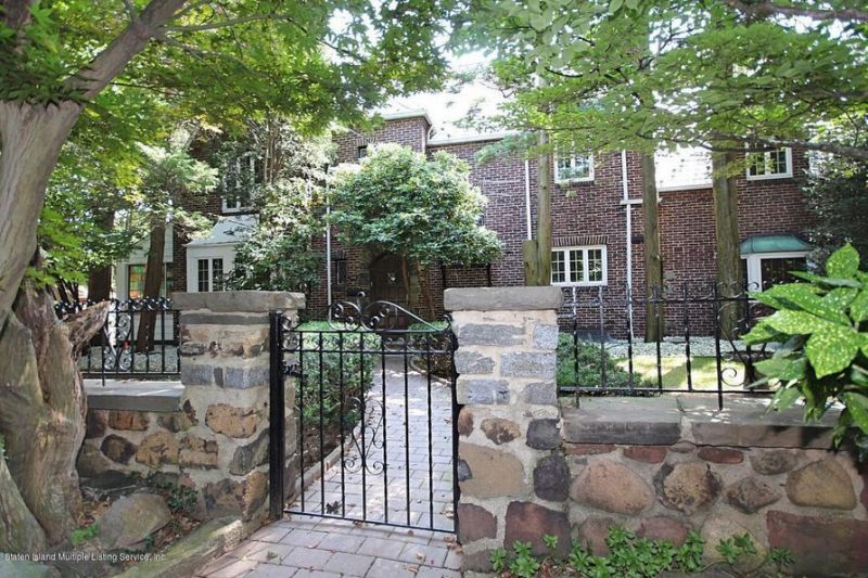 The famous house from The Godfather is for sale (photos) - ProtoThema ...