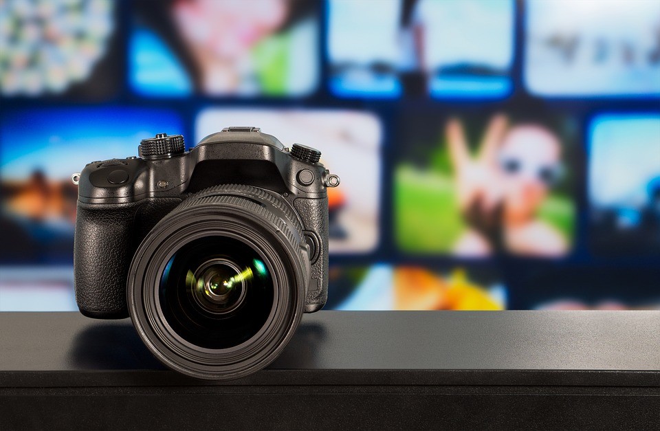 DSLR camera sales are on a steady decline (infographic) - ProtoThema ...