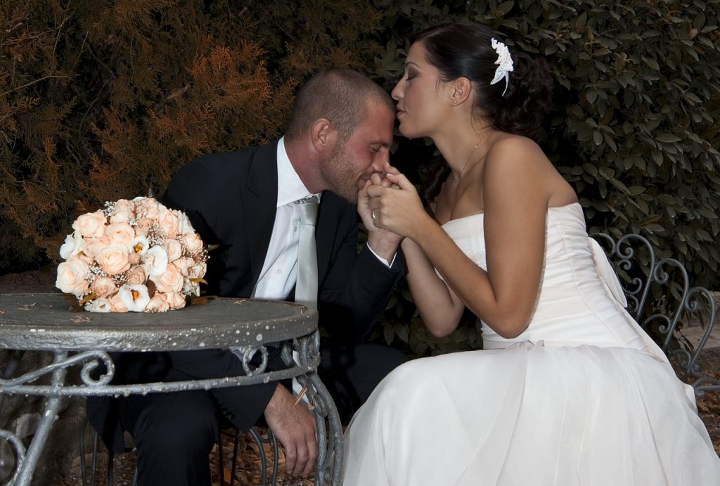 At what age do people get married around the world? (infographic ...