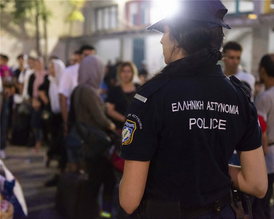 Greek police clear out two buildings from 240 squatting refugees and ...