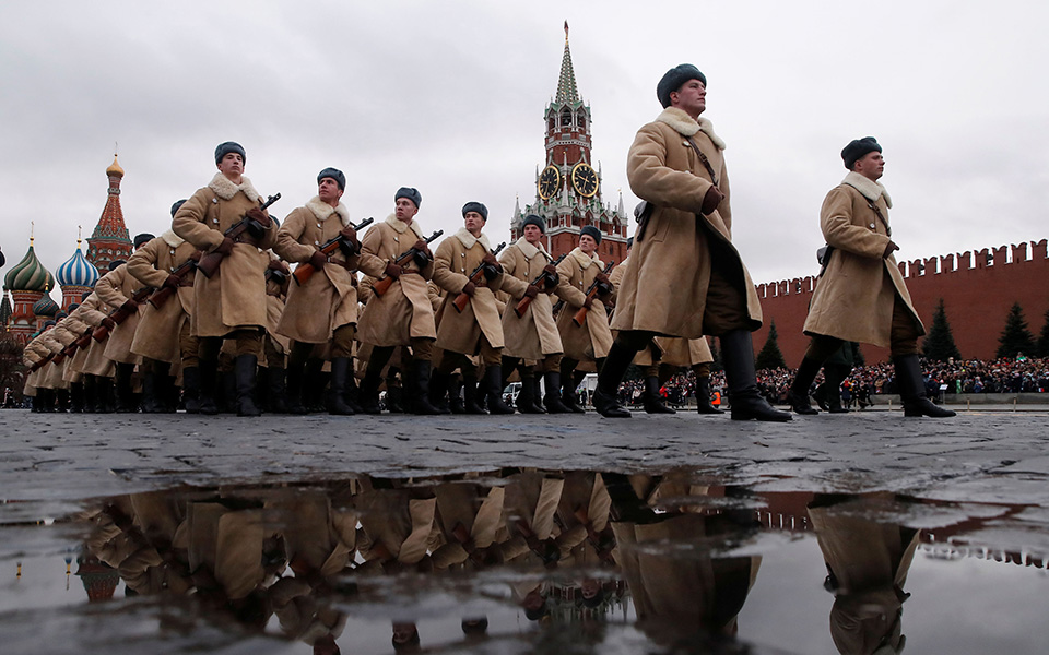 Impressive WW2 parade in Moscow Red Square (photos-video) - ProtoThema ...