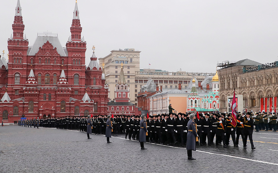 Impressive WW2 parade in Moscow Red Square (photos-video) - ProtoThema ...