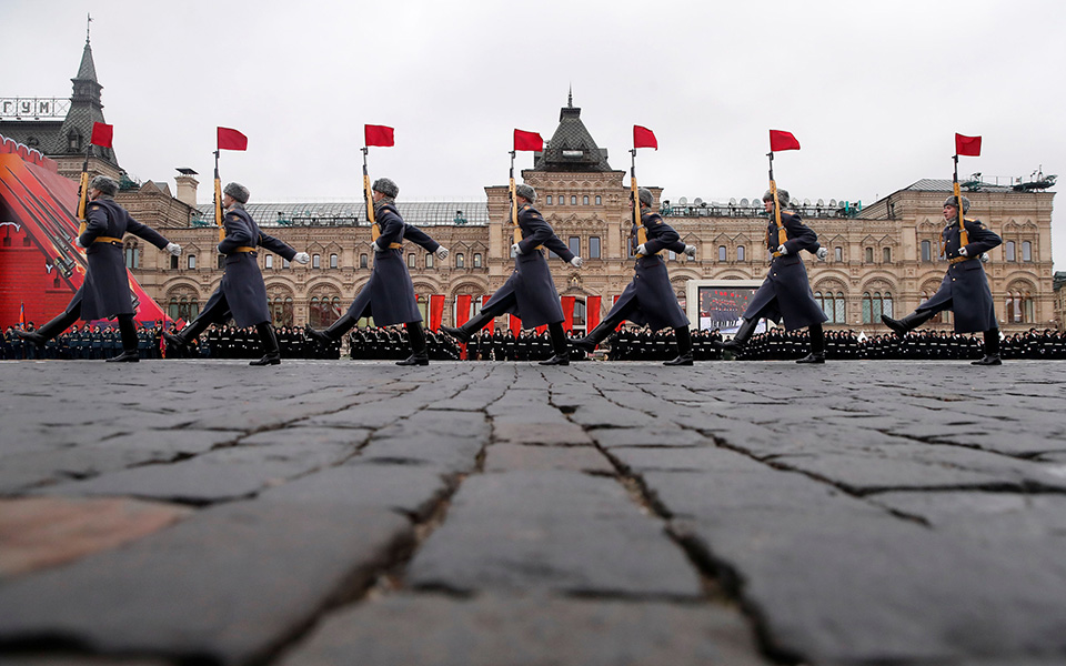 Impressive WW2 parade in Moscow Red Square (photos-video) - ProtoThema ...