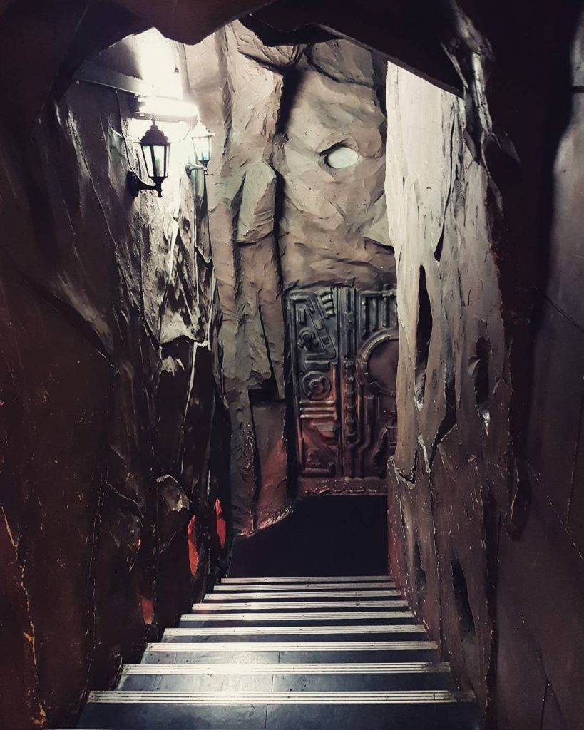 Enter the bizarre scary restaurant and Vampire Cafe in Tokyo (photos ...