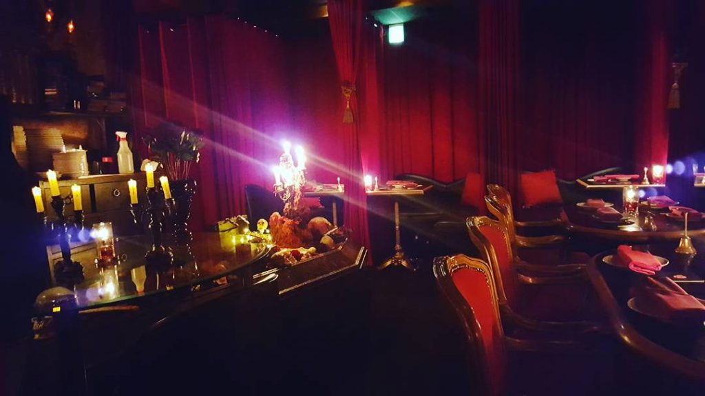 Enter the bizarre scary restaurant and Vampire Cafe in Tokyo (photos ...