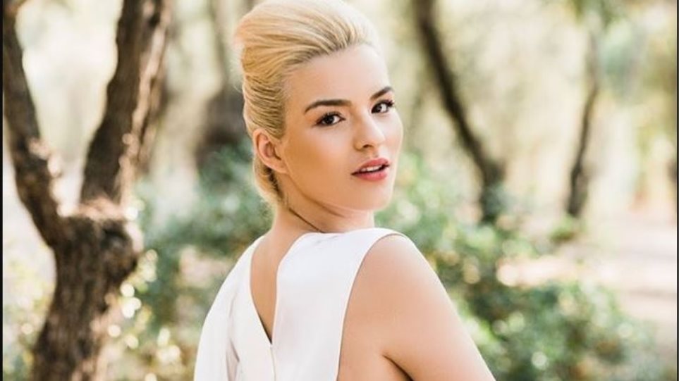 Miss Hellas accused Miss Australia of pushing her off a bus (video ...