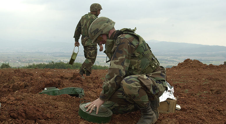 Landmine casualties (infographic) - ProtoThema English