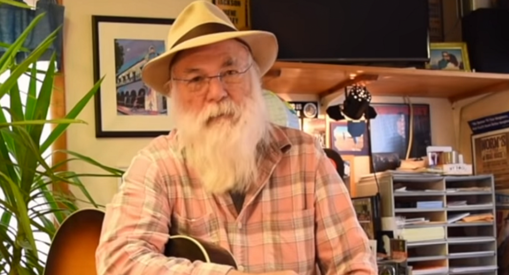 Singer dies on stage after apologising to audience - ProtoThema English