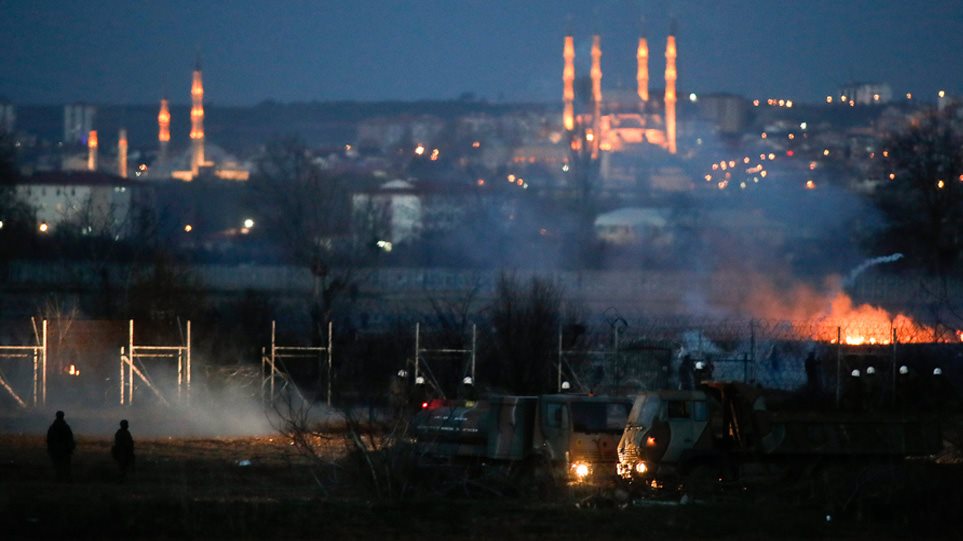 Turkey uses EU-paid vehicles to tear down the fence in Evros! (videos ...