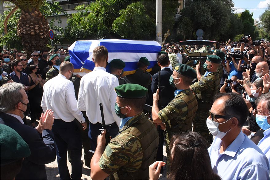 Mourning at the funeral of the paratrooper who was killed during ...
