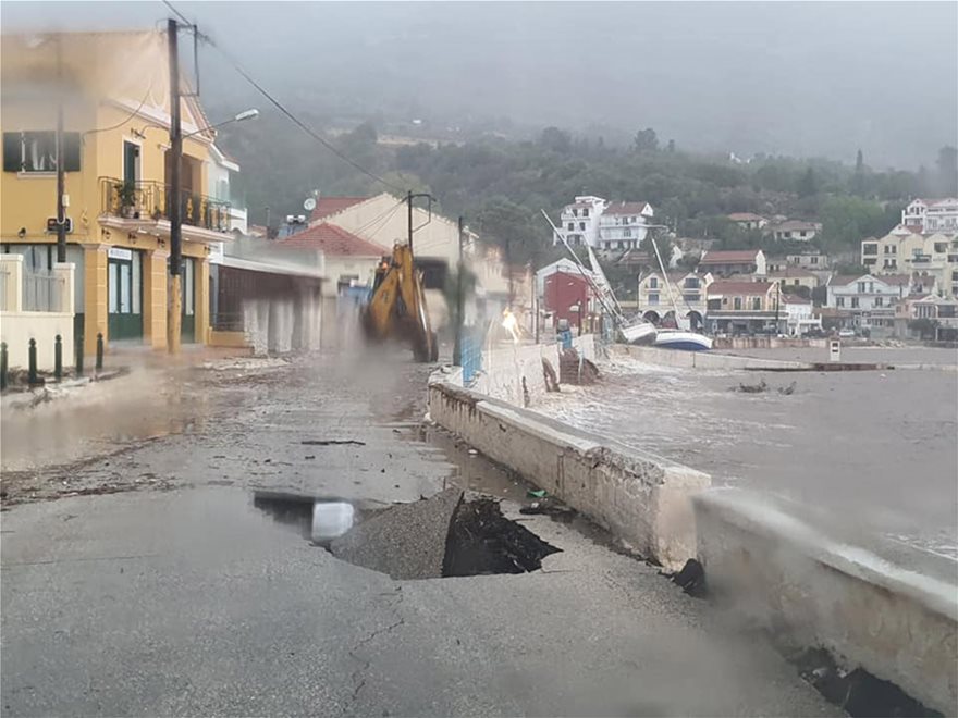Shocking video of boat ashore shows force of cyclone Ianos (photos ...
