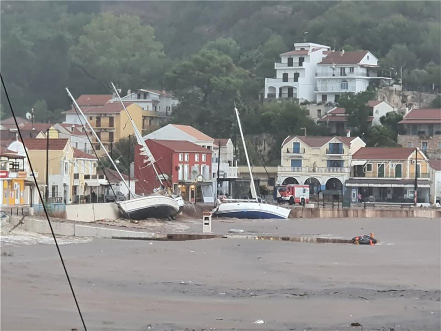 Shocking video of boat ashore shows force of cyclone Ianos (photos ...