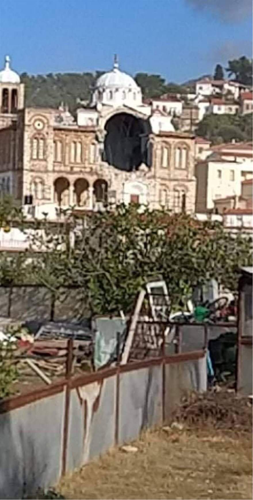 Samos earthquake: Church collapses in Karlovasi - Mini Tsunami in ...