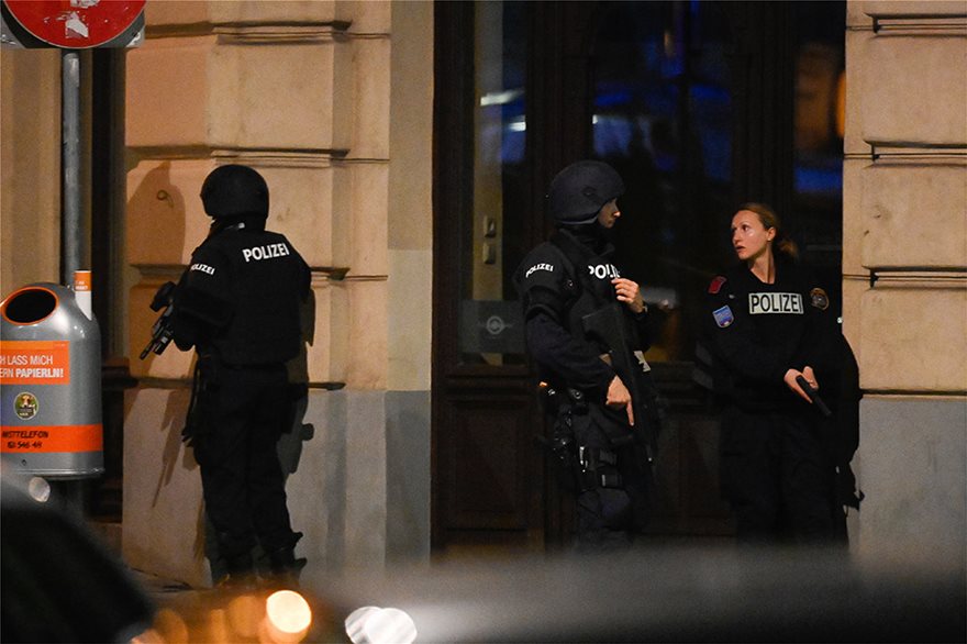 Islamic terrorist attack in Vienna centre kills 4 - ProtoThema English