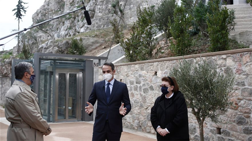 Photos of the new Acropolis slope lift - ProtoThema English