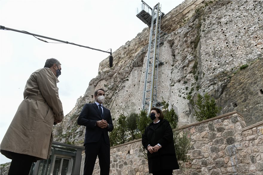Photos of the new Acropolis slope lift - ProtoThema English