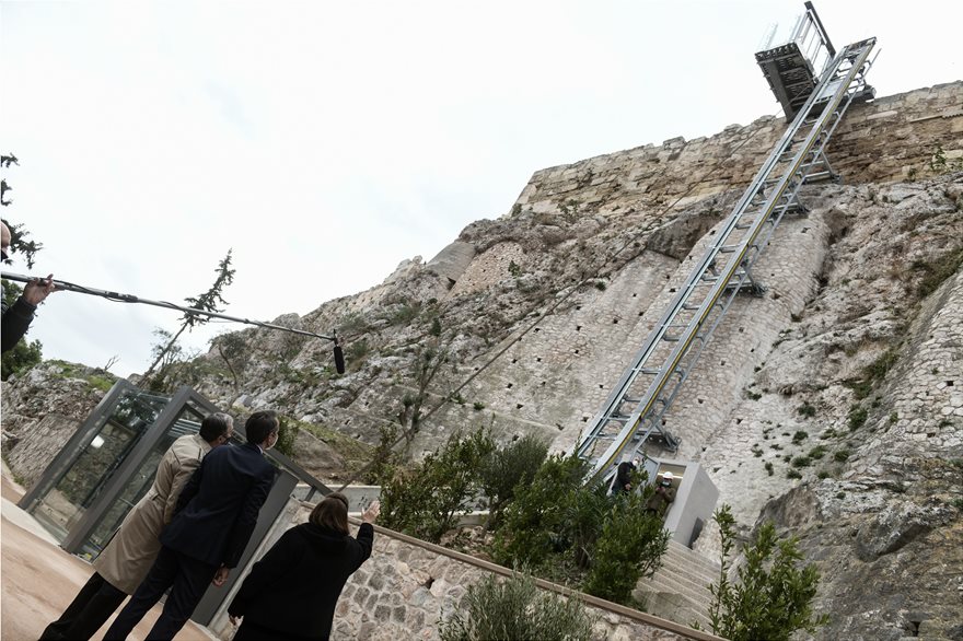 Photos of the new Acropolis slope lift - ProtoThema English