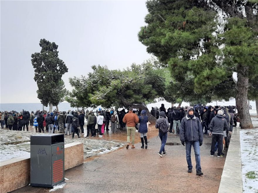 Crowd protests against Covid-19 lockdown in Thessaloniki (videos-photos ...