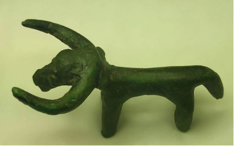 Incredible ancient Greek bronze bull figurine comes to light (photos ...