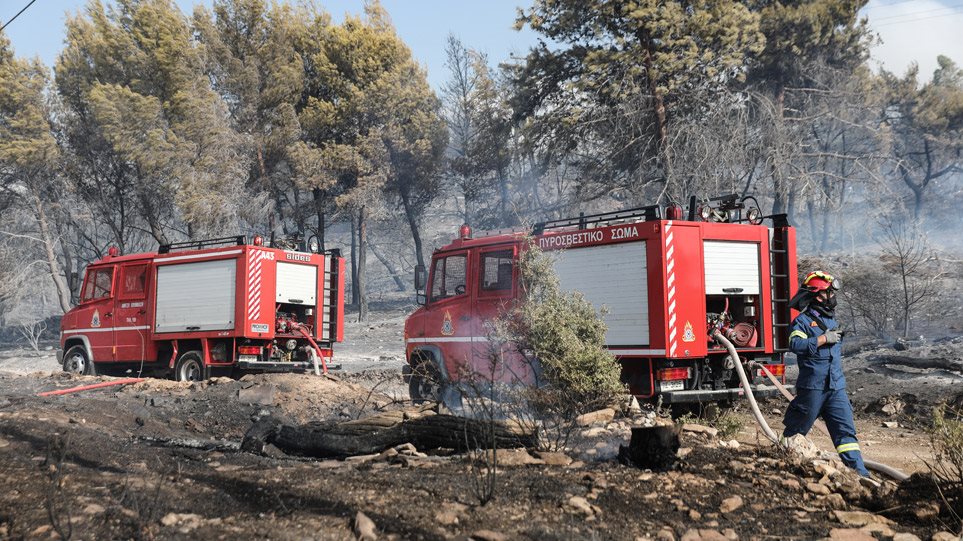 Large forest fire in Keratea in East Attica burning - ProtoThema English