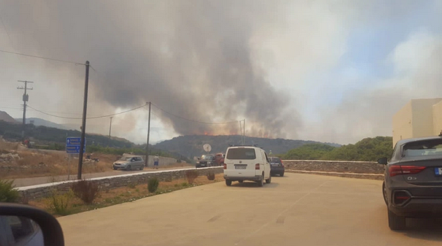 Fire in Paros is out of control, the wind is getting stronger - The ...