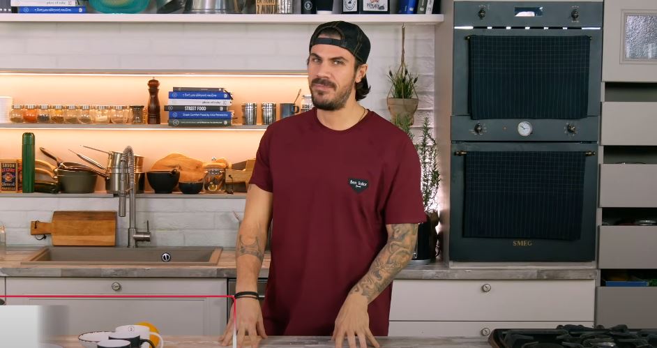 Greek celebrity chef Akis Petretzikis becomes a dad for the first time ...