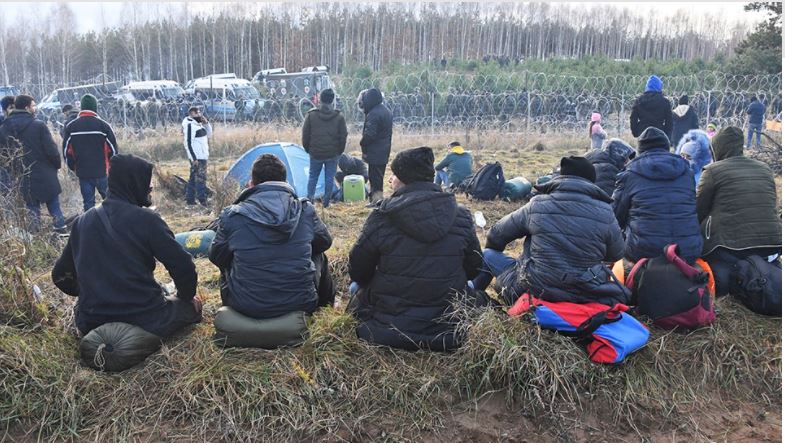 Thousands of migrants on Polish-Belarusian borders as tensions rise ...