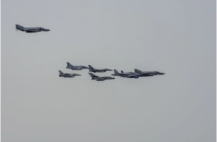 Greek, US and Italian fighter jets fly over the Acropolis in Athens ...