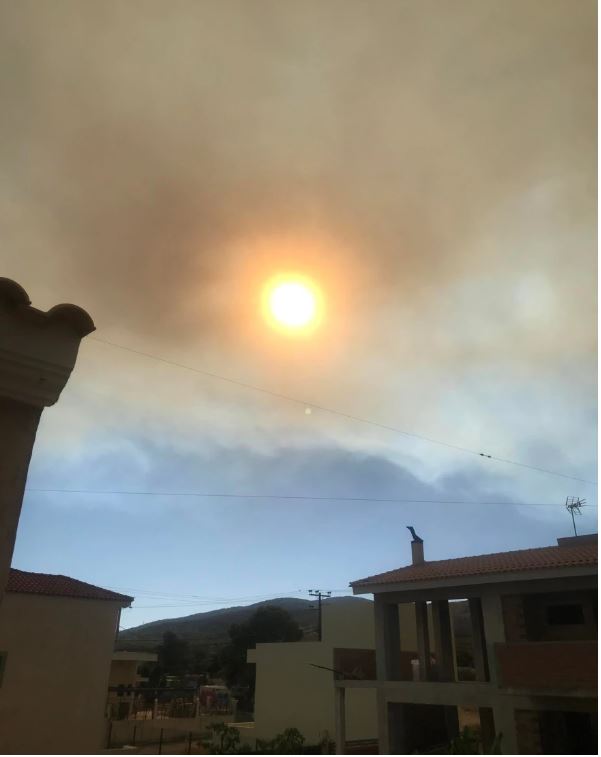 Large fire burning in Megara - Evacuations in settlements underway ...