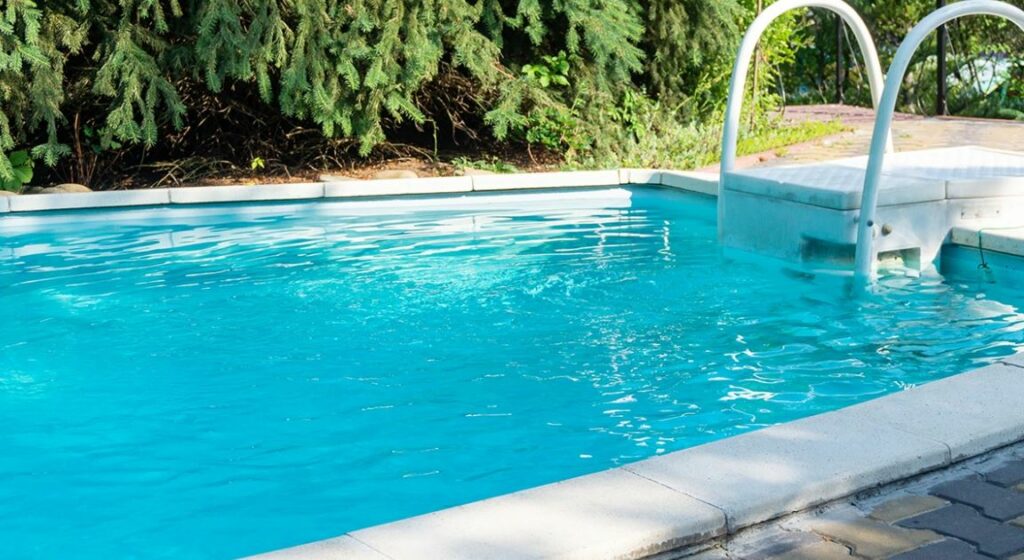 Woman, 36, suddenly dies in swimming pool in Naxos - ProtoThema English