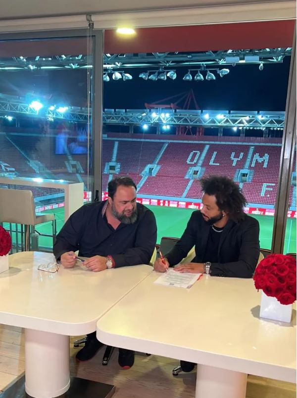 20,000 Olympiakos fans welcome Marcelo in epic party (videos-photos ...