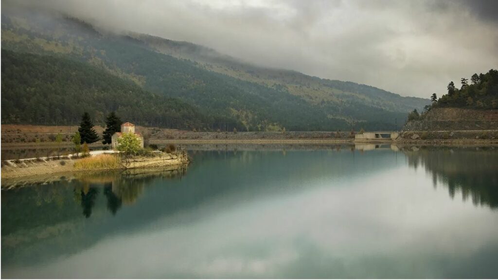 The amazing artificial Lake Doxa (glory) (stunning photos) - ProtoThema ...